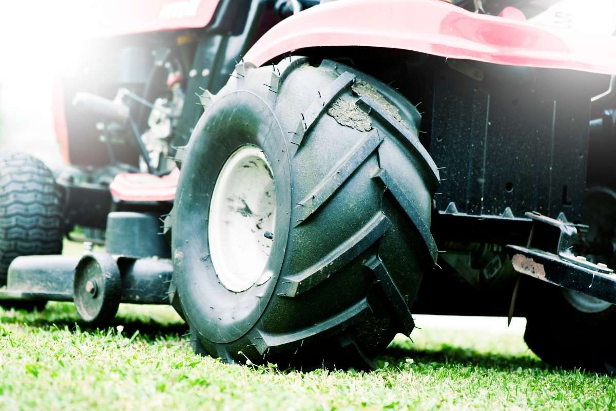 How To Buy a Used Lawn Mower: A Complete Guide – Thriving Yard