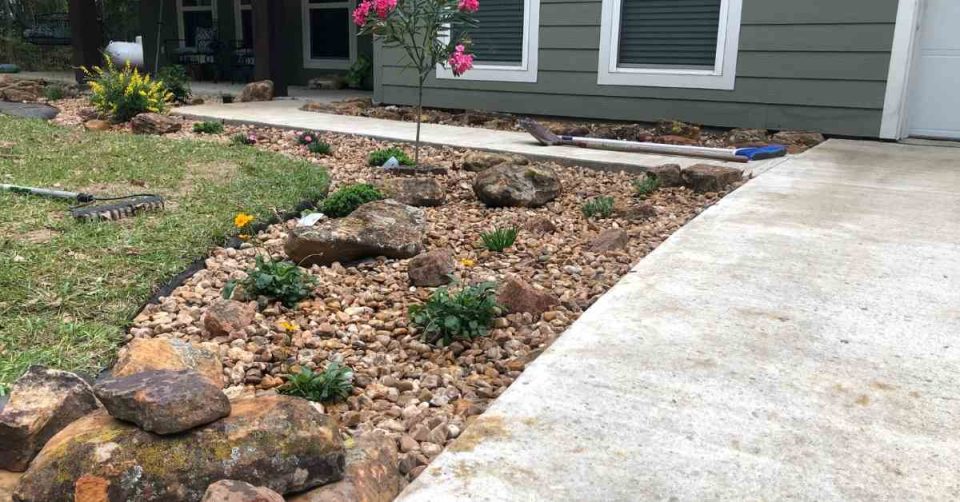 How To Keep Weeds From Growing in Landscape Rock – Thriving Yard
